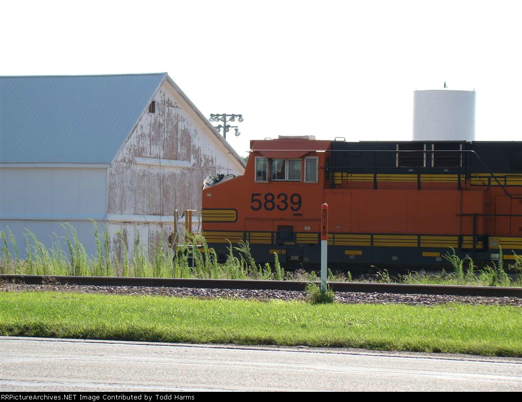 BNSF 5839